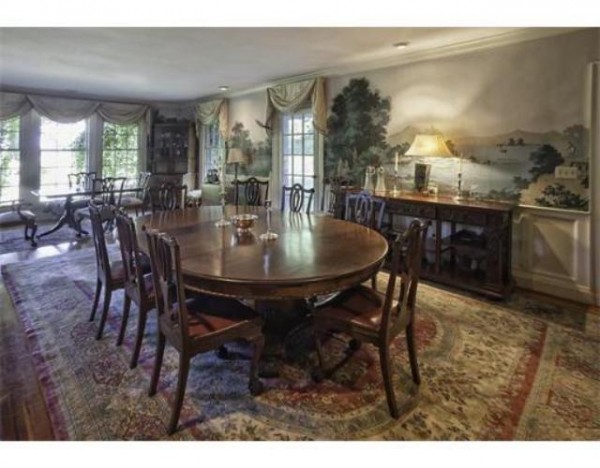 Colonial Style House Built In 1900