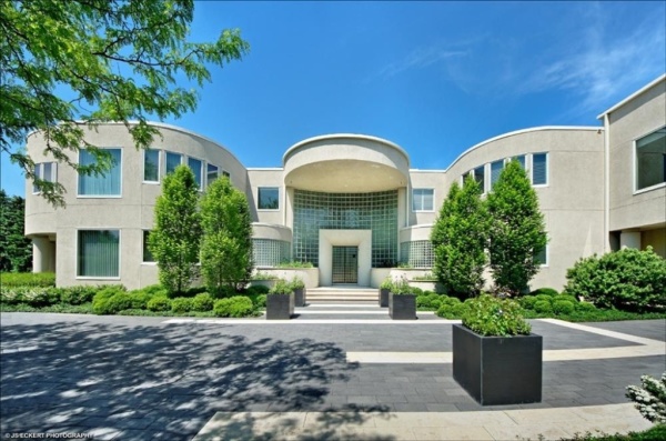 Michael Jordan Mansion in Highland Park IL