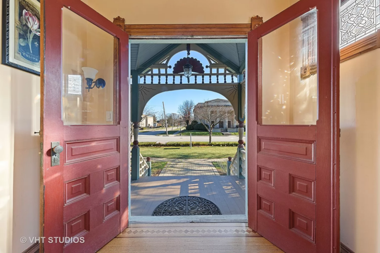 Colorful Queen Anne Painted Lady in Illinois – Victorian Houses